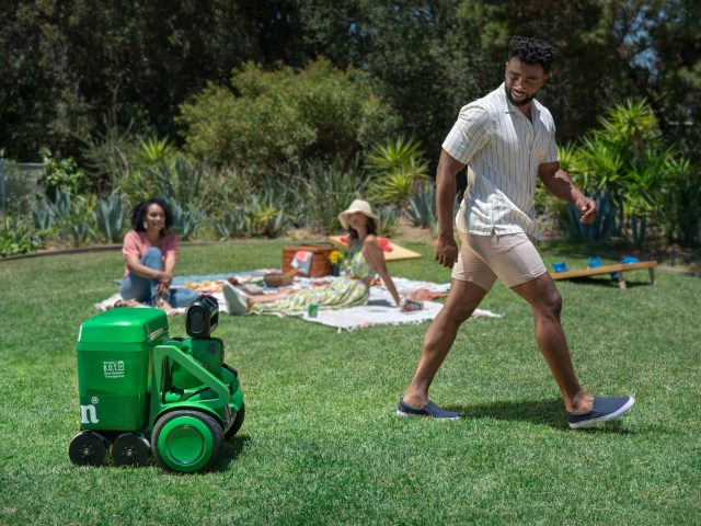 Heineken introduceert een robot bierkoeler op wielen | Gewoonvoorhem