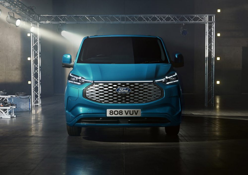 De nieuwe Ford E-Transit Custom krijgt kantelbaar 'dienbladstuur' | GvH